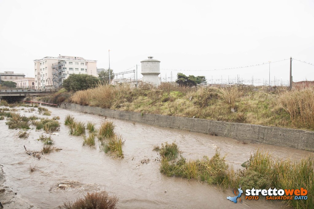 Forte maltempo a Reggio Calabria: fiumi in piena e strade allagate [FOTO]