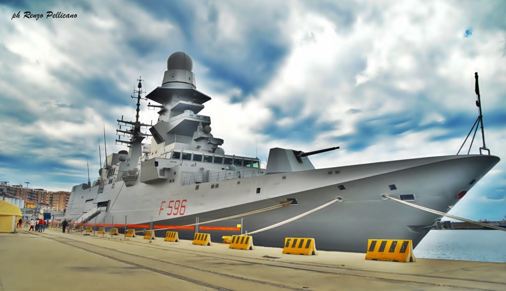 Reggio Calabria: visita alla Fregata Martinengo da parte dei soci della ...