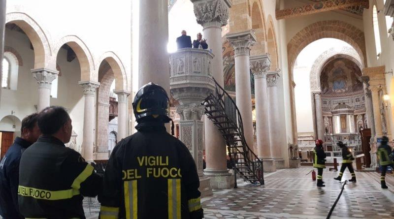 Messina: ex carabiniere si cosparge di benzina e minaccia di darsi ...