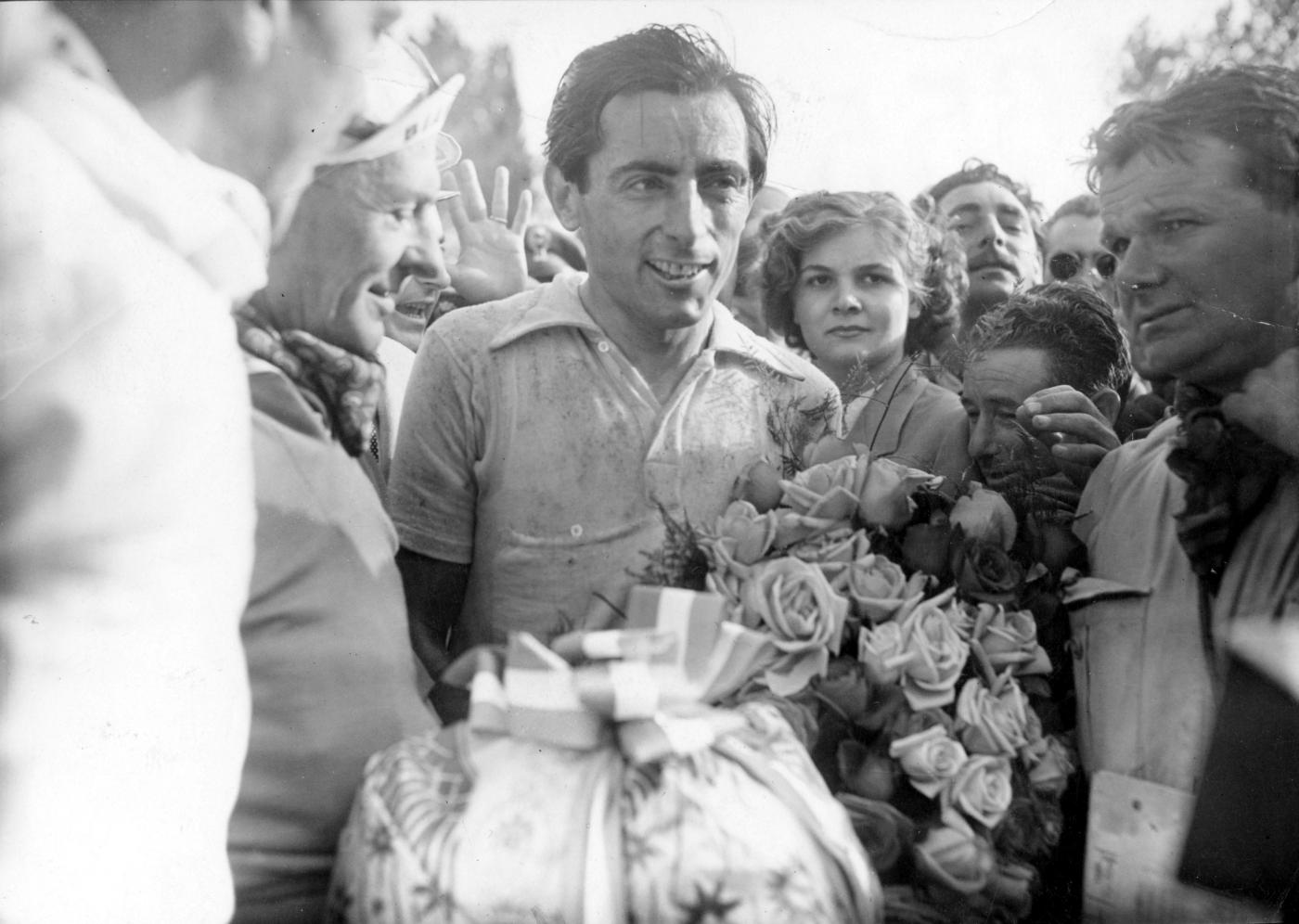 Un francobollo per ricordare il mito di Fausto Coppi nel centenario ...