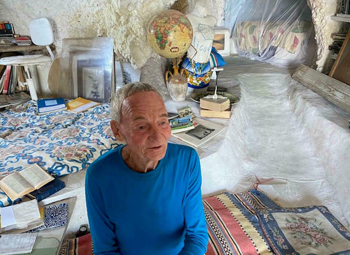La storia di Gisbert Lippelt, l'eremita tedesco che da 42 anni vive in ...