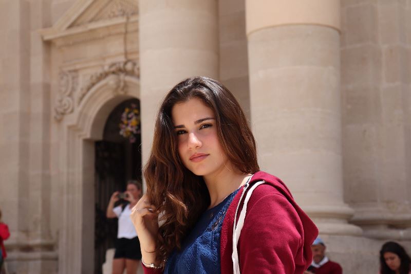 La giovane di Reggio Francesca Russo riceve la corona di Miss Calabria ...
