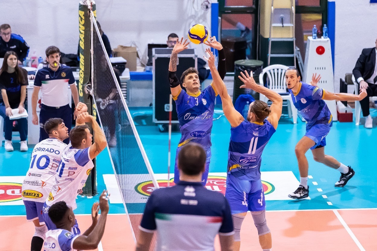 Volley, OmiFer Palmi annichilisce la corazzata Tuscania vincendo in ...