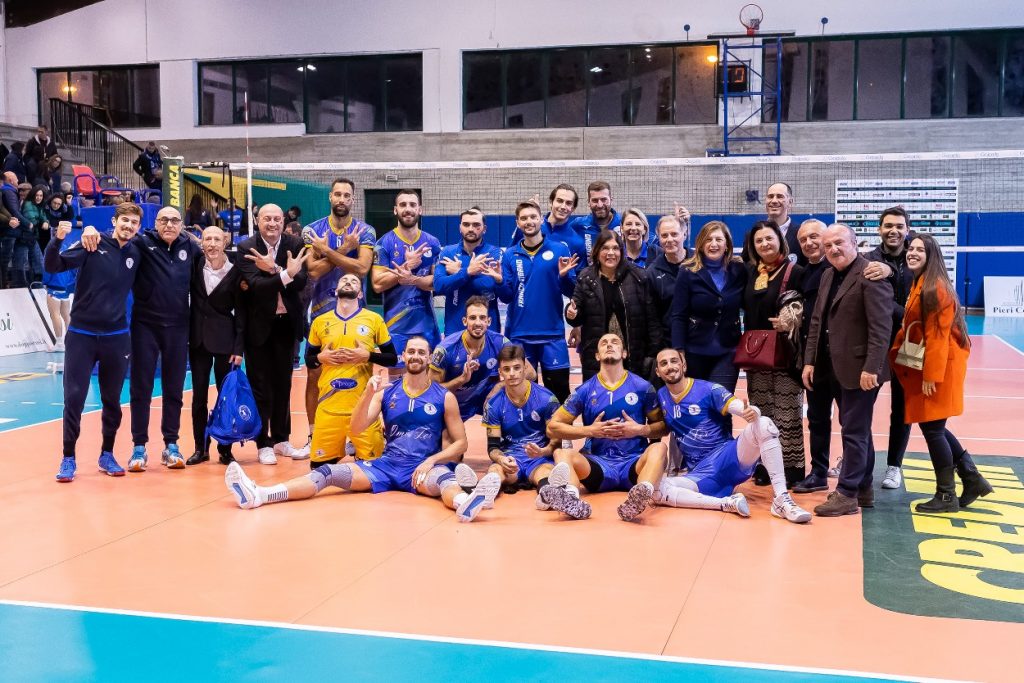 Volley, OmiFer Palmi annichilisce la corazzata Tuscania vincendo in ...