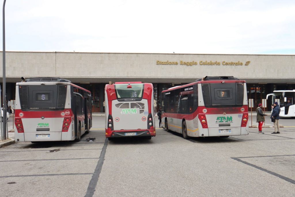 Reggio, scavi Piazza Garibaldi: cambia il capolinea bus Atam ...