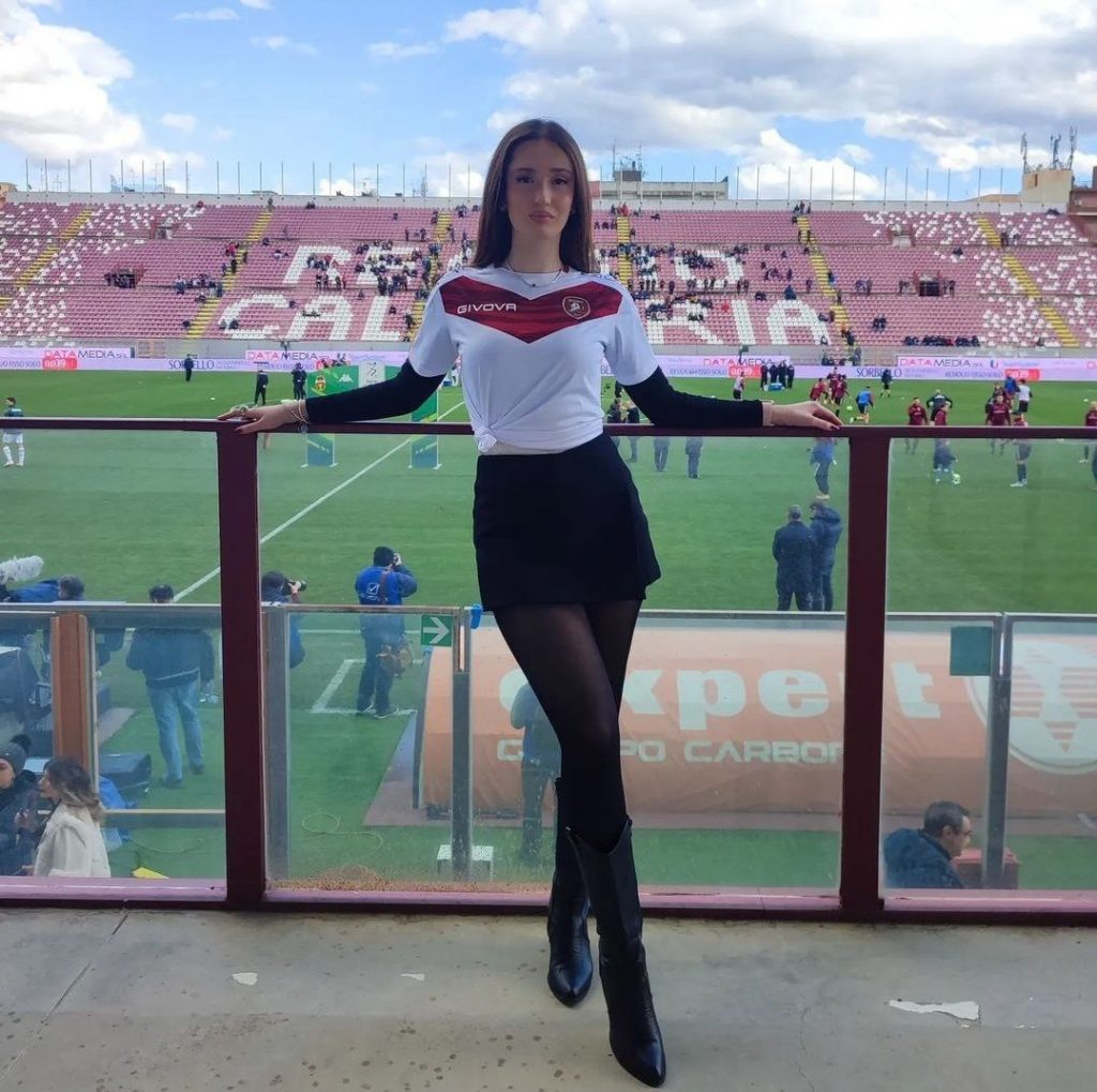 La Reggina e la reginetta, Vanessa Foti incanta il Granillo: sui social ...
