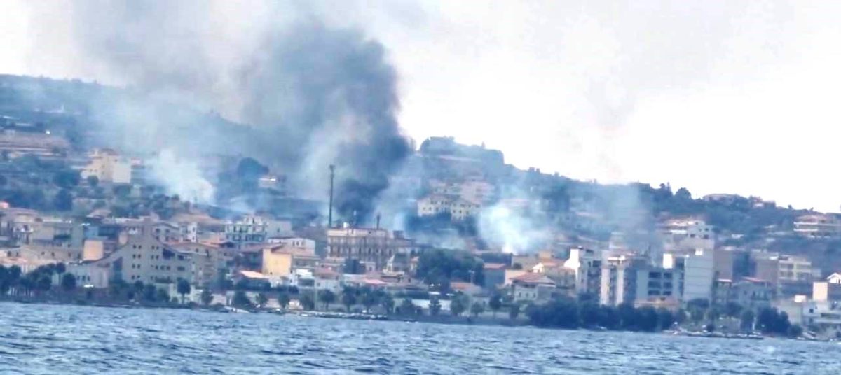 Reggio Calabria, brucia la zona sud della città: grosso incendio a ...