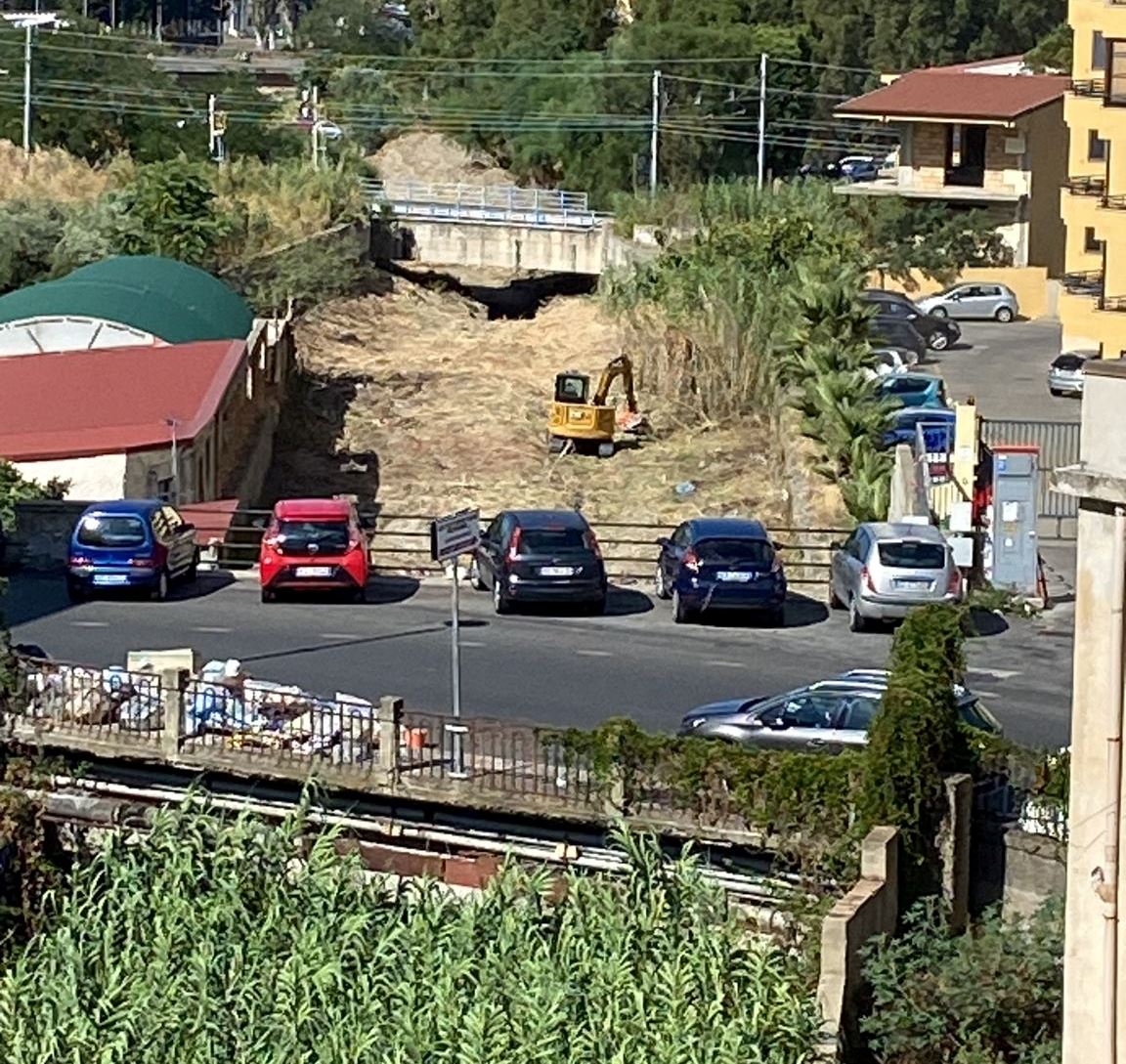 Reggio Calabria, SOS per il torrente Torbido: letto sommerso da detriti ...