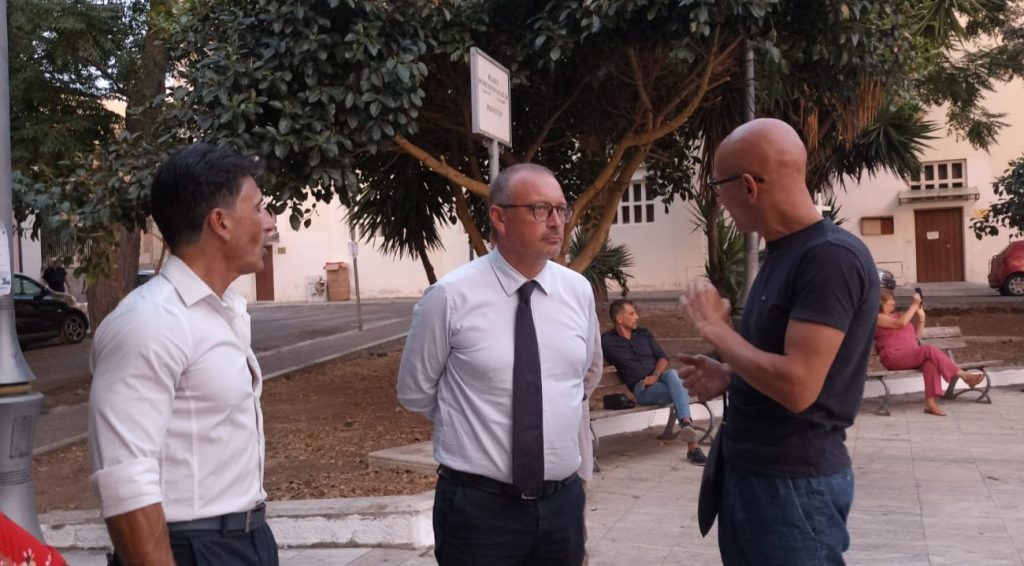 Reggio, l'Associazione Abakhi adotta piazza Salazar