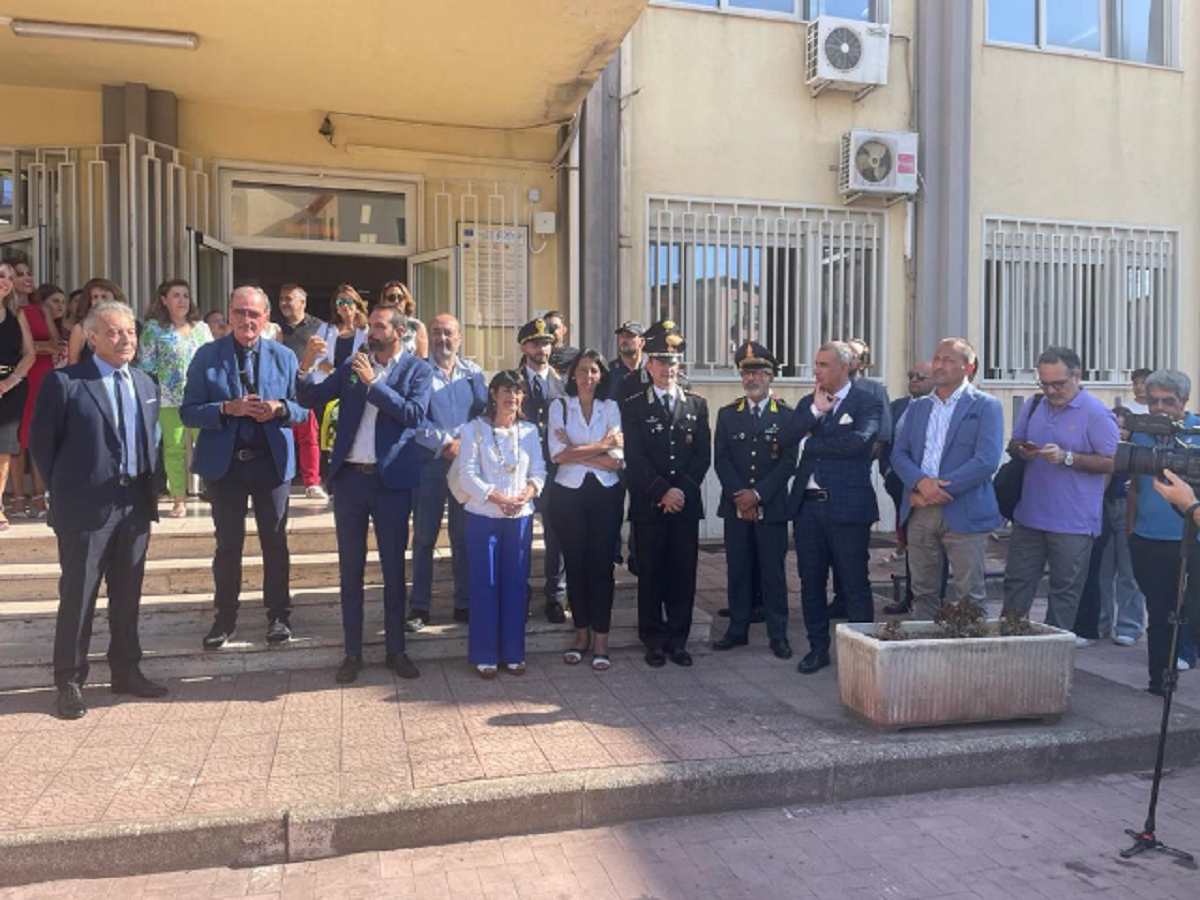 Messina: Basile in visita al Minutoli e all’Istituto comprensivo Albino ...