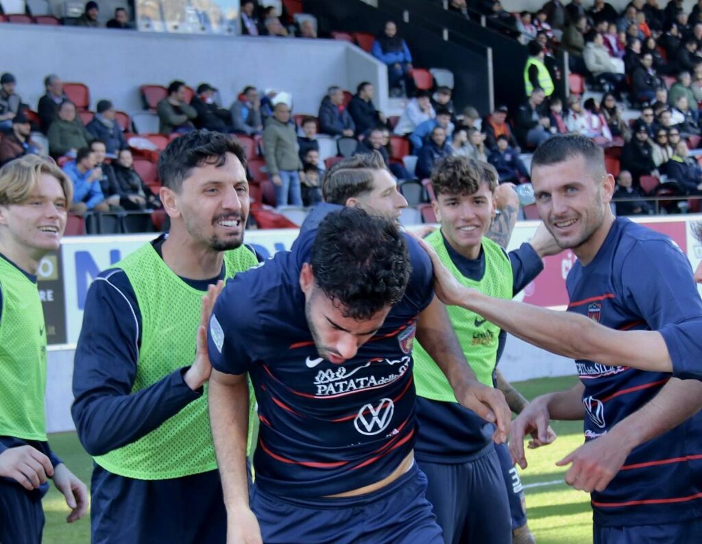 Il Cosenza vince a Bolzano per 0-1 con un gol di Frabotta