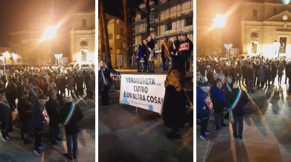 Cutro scende in piazza: in migliaia al grido di "no alla 'ndrangheta"