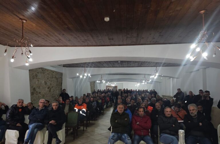Calabria Verde, oltre 300 lavoratori all'assemblea sindacale nel cosentino