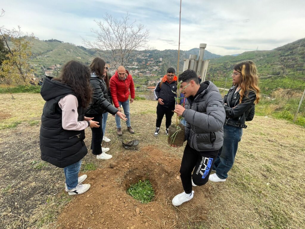 Gli studenti della scuola "Einaudi-Alvaro" di Palmi in visita all'UniRC