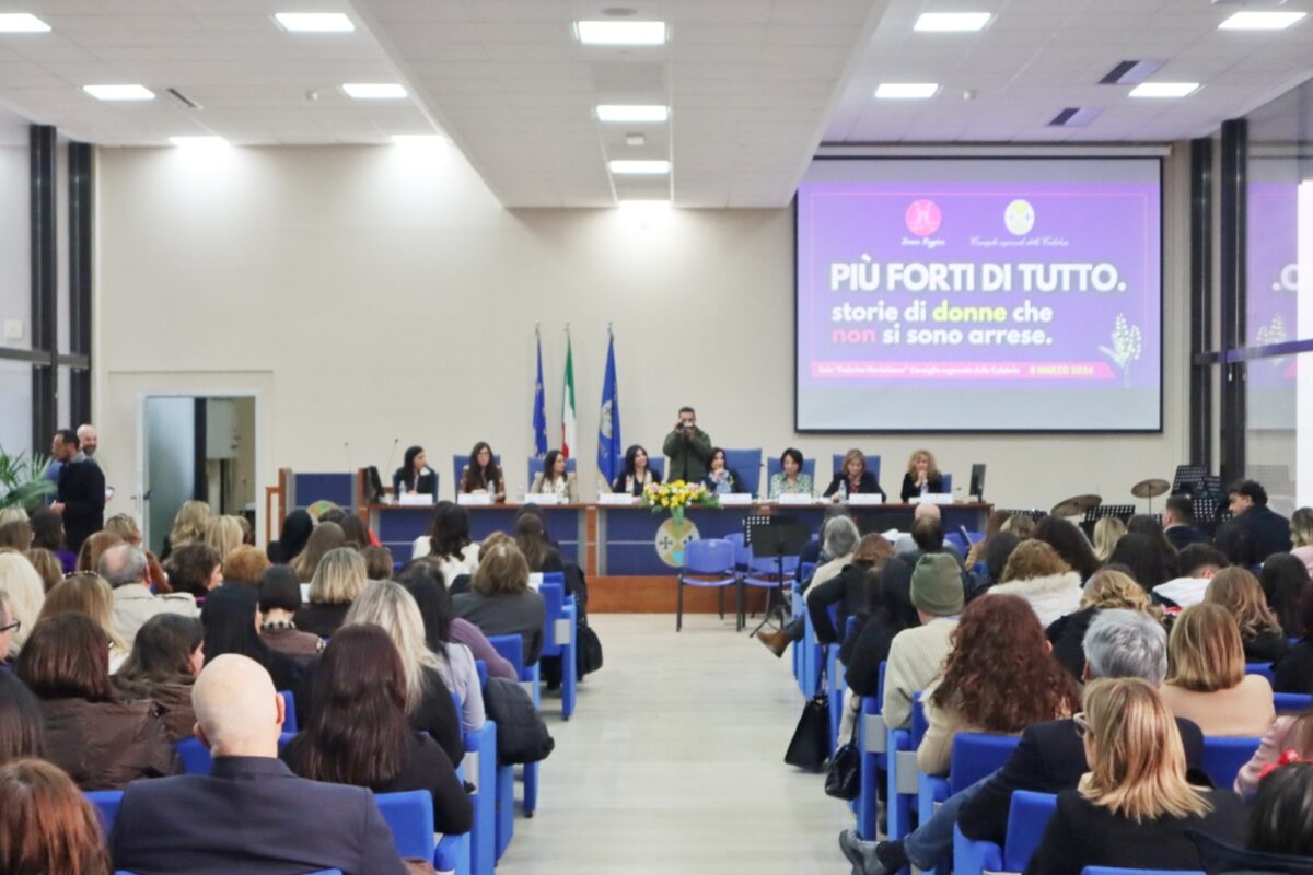 "Più forti di tutto. Storie di donne che non si sono arrese"