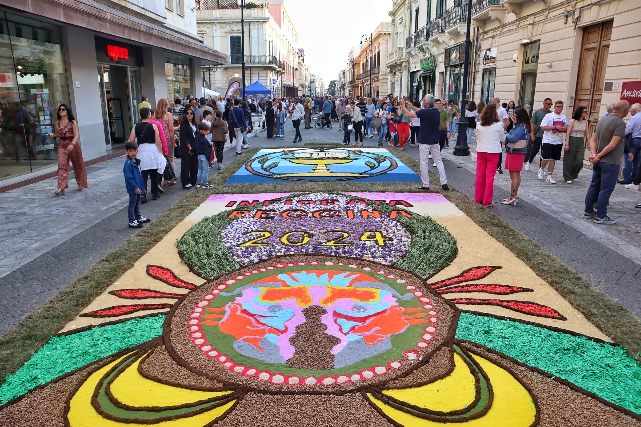 Reggio Calabria, la prima Infiorata incanta turisti e visitatori