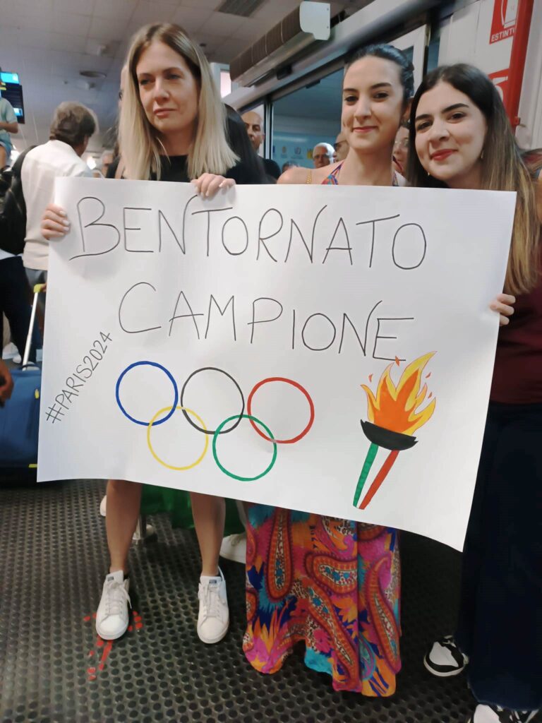 Reggio Calabria, grande festa all'Aeroporto per Massimo Spinella