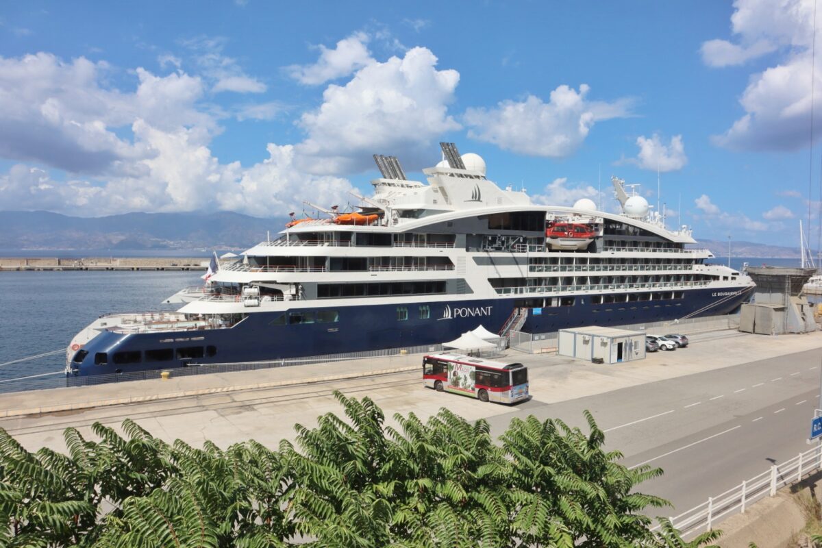 Reggio Calabria: la nave da Crociera Le Bougainville al porto