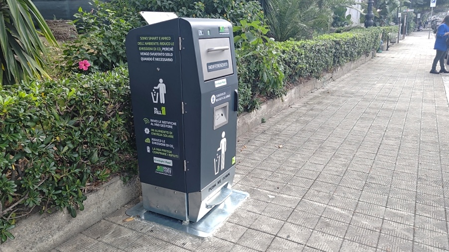 Reggio Calabria: sul Lungomare spunta un cestino intelligente