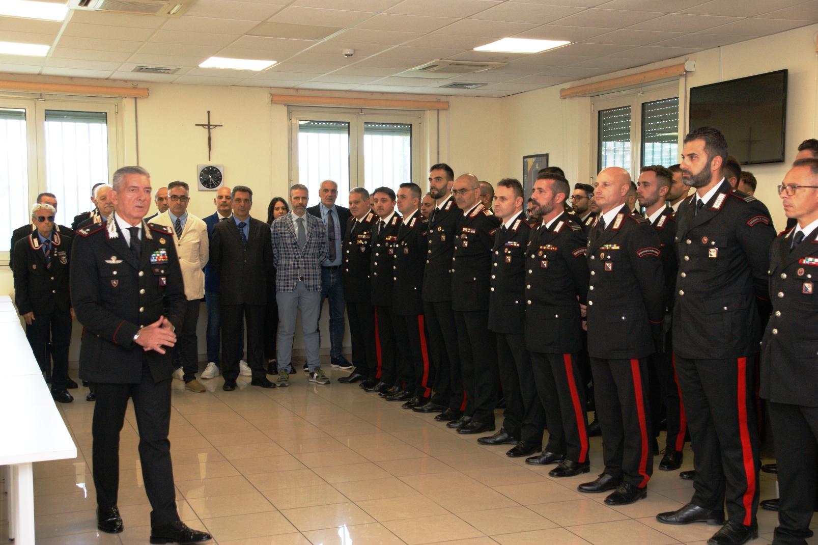 Il generale di brigata Riccardo Sciuto in visita ai Carabinieri