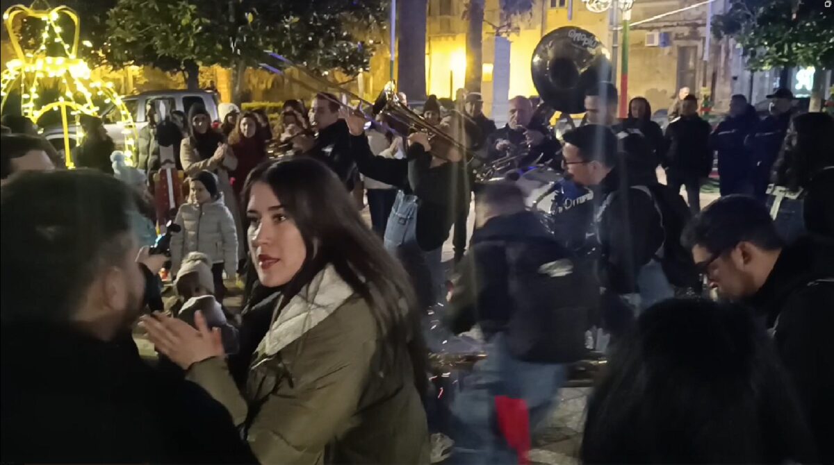 Varapodio, tanto divertimento con la Ottopiù Street Band | VIDEO