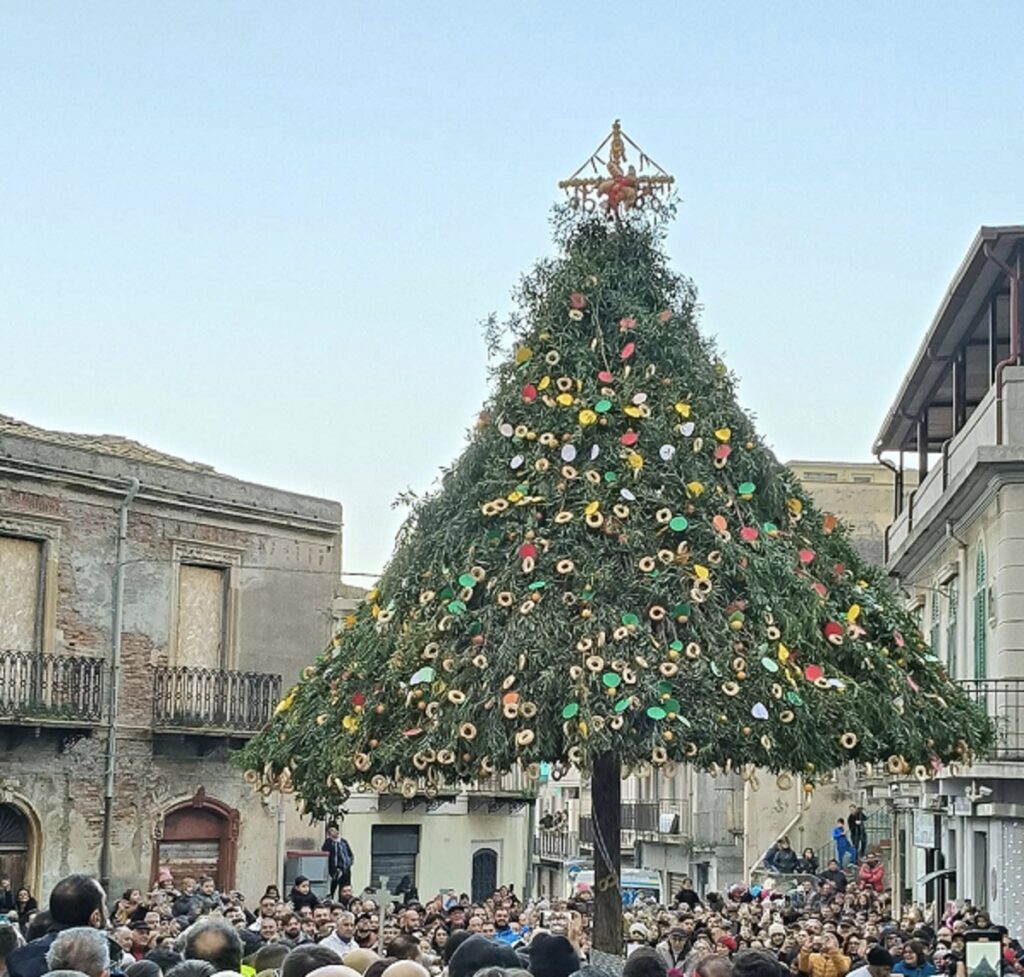 “U Pagghiaru”, che spettacolo con l’antica tradizione di Messina