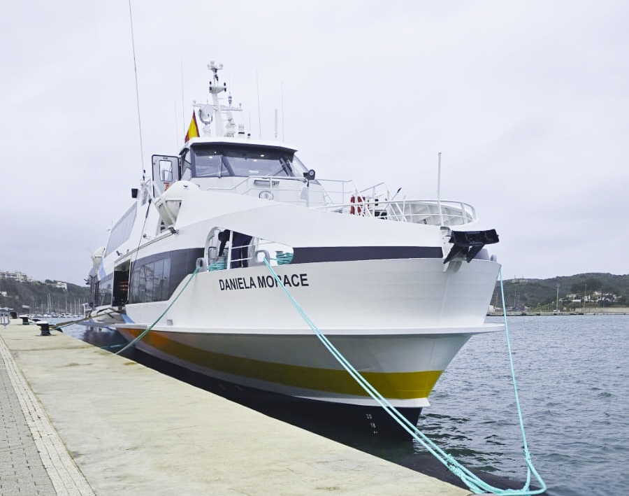 Trapani, approda la nave ibrida HSC Daniela Morace