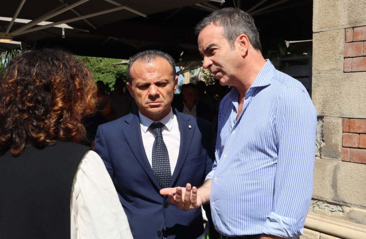 Cateno De Luca esalta Occhiuto a Reggio: "lo sostengo perchè sta ...