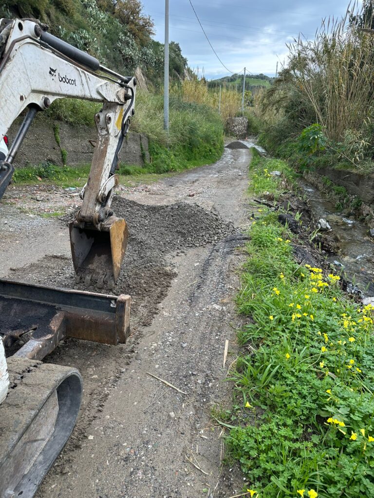 Maltempo e danni a Messina, intervento immediato sulla Strada Mastrissa ...