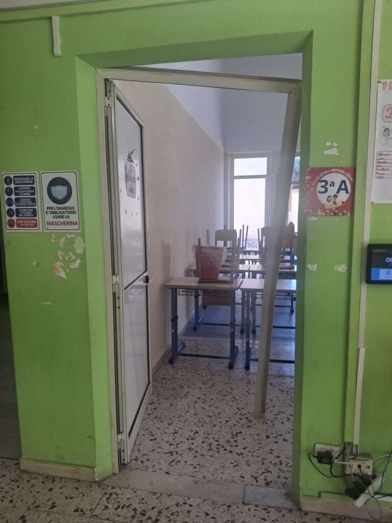 Reggio Calabria, 4 furti alla scuola "Ciraolo". L’appello della preside ...