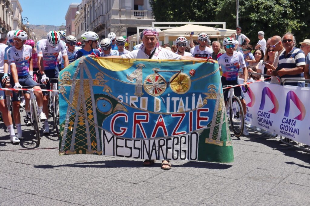 Giro d’Italia Next Gen, le immagini della partenza da Reggio Calabria ...