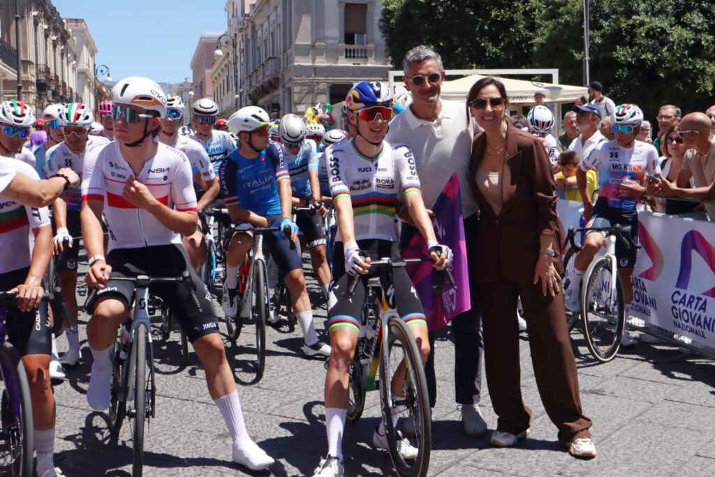 Giro d’Italia Next Gen, le immagini della partenza da Reggio Calabria ...