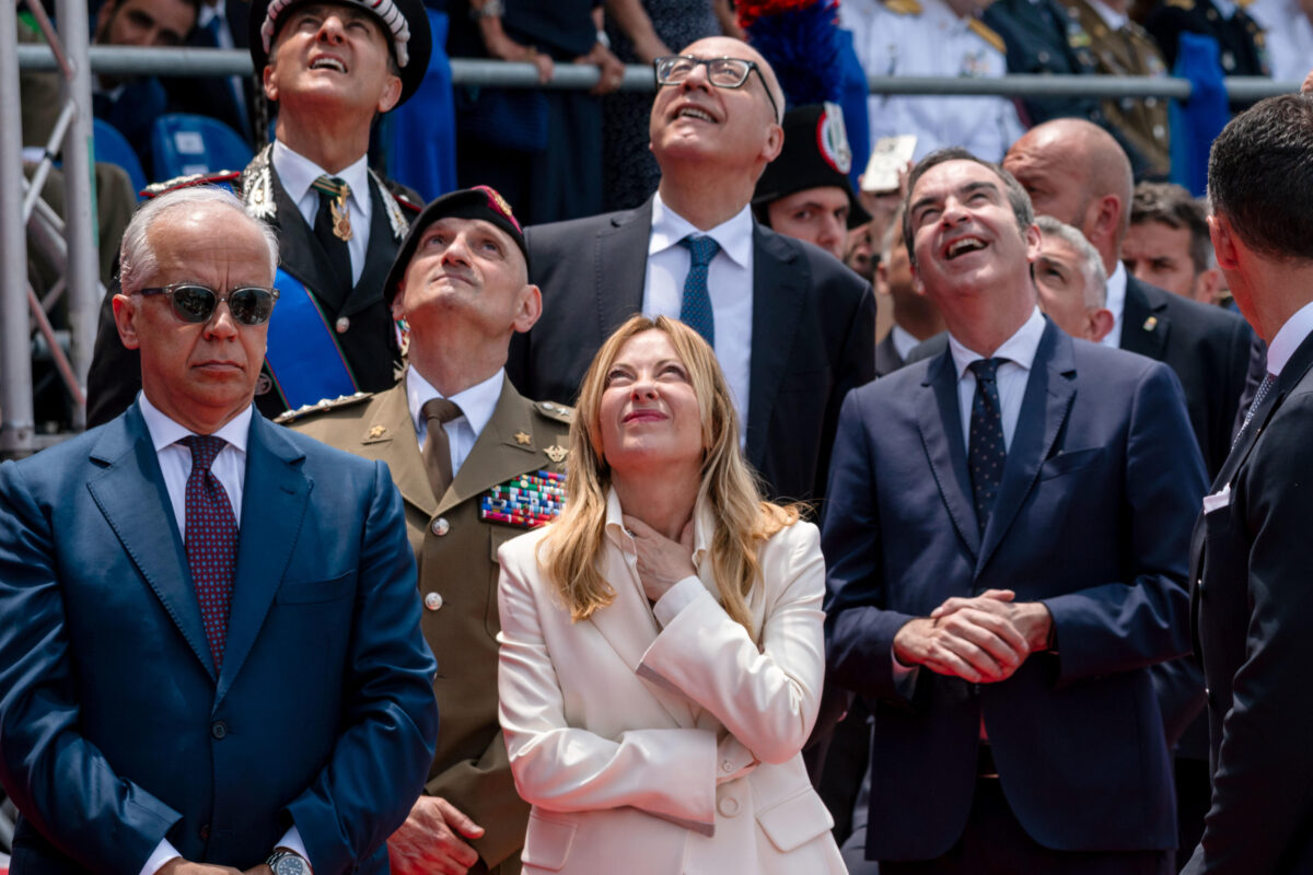 Le sirene delle navi, i rombi degli aerei, il sorriso di Federica ...