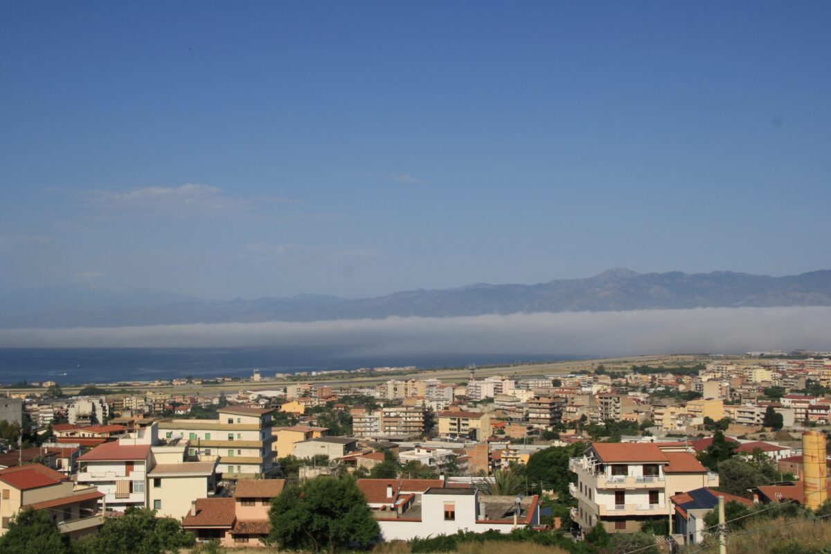Lo Stretto avvolto dal mito: la lupa di mare abbraccia Reggio Calabria ...