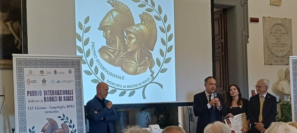 L’avv. Domenico Naccari insignito del premio internazionale “Bronzi di ...