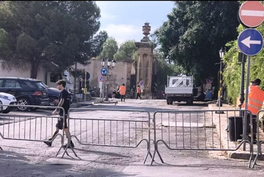 Nozze vip in Sicilia: Dua Lipa e Callum Turner, al via i preparativi a ...